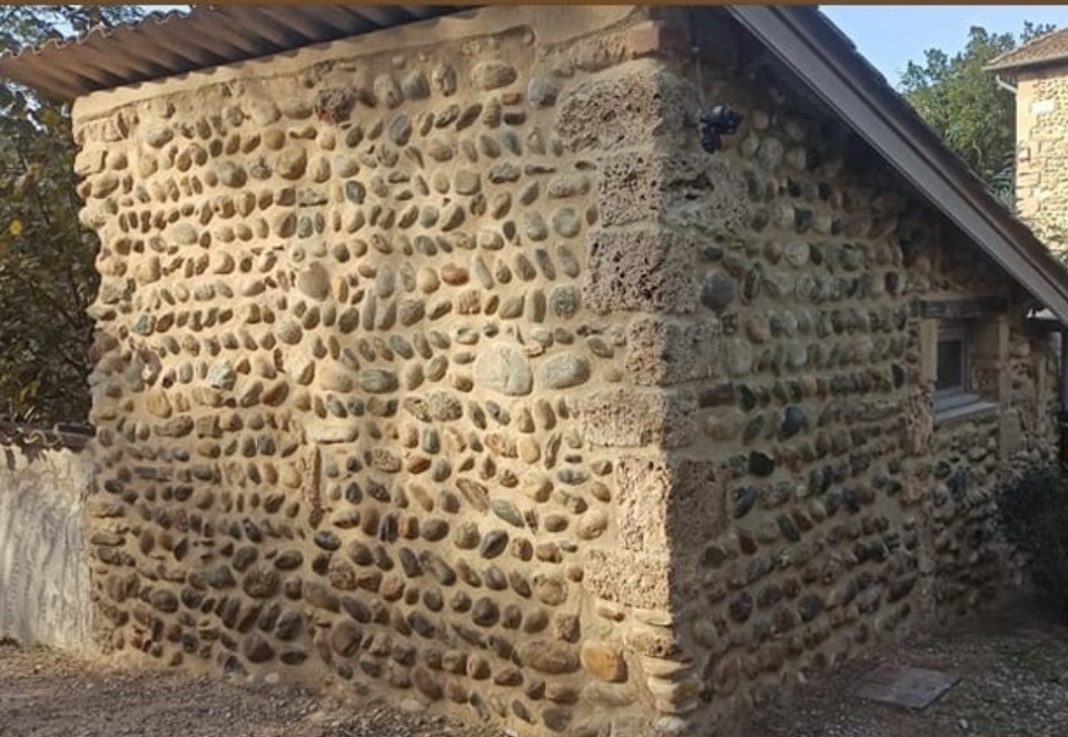 Activité | Imitation mur en galet | La Pierre d’Uzel